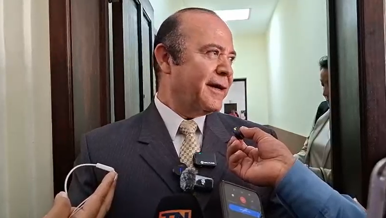 Titular de la PDH José Alejandro Córdova se postula para el TSE
