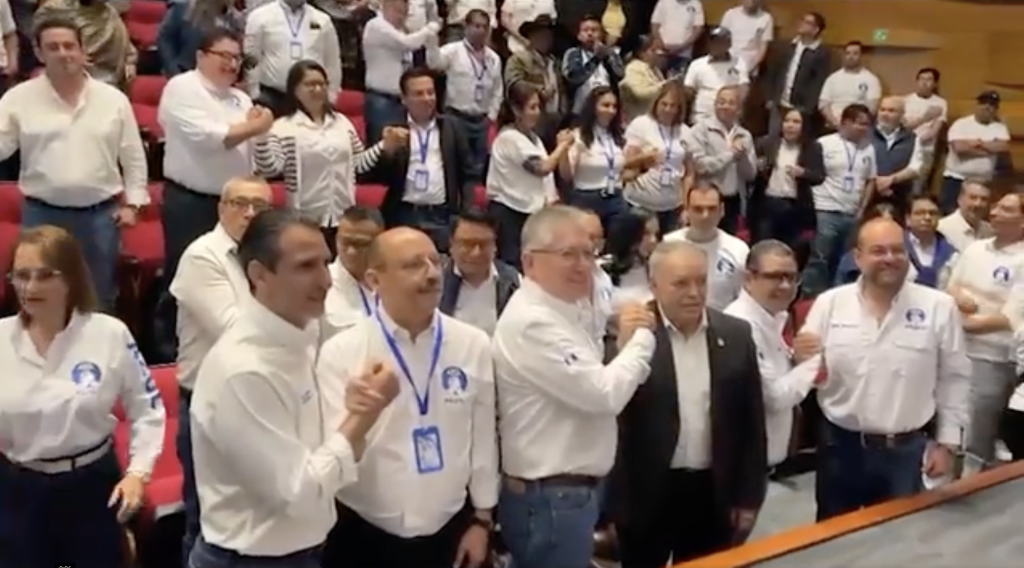 Partido Azul nombra a Reyes secretario económico y social